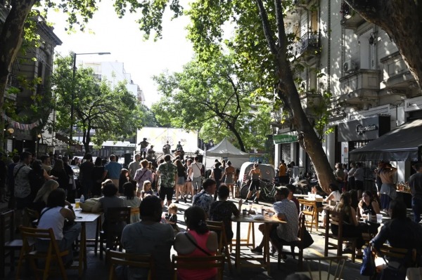 Los locales del Microcentro se reinventan como faros de la cultura ...