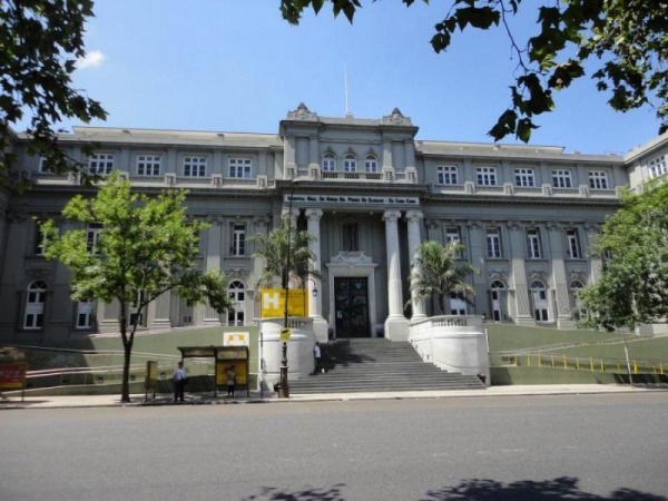 El Hospital Elizalde renovado pero sin insumos básicos - Nueva Ciudad