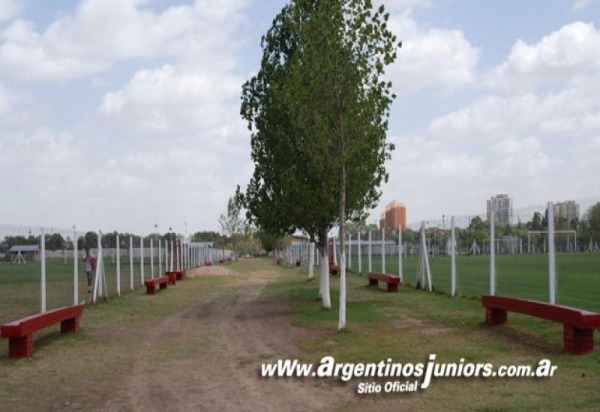 La Comuna 15 firmó convenios con Argentinos Juniors - Nueva Ciudad