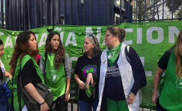 Piden informes al GCBA por el 0800Vida para embarazadas coordinado por ...