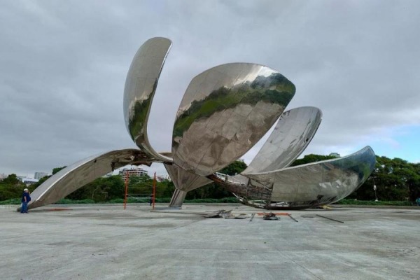 La Floralis Genérica de Palermo comenzó a ser restaurada por los daños ...